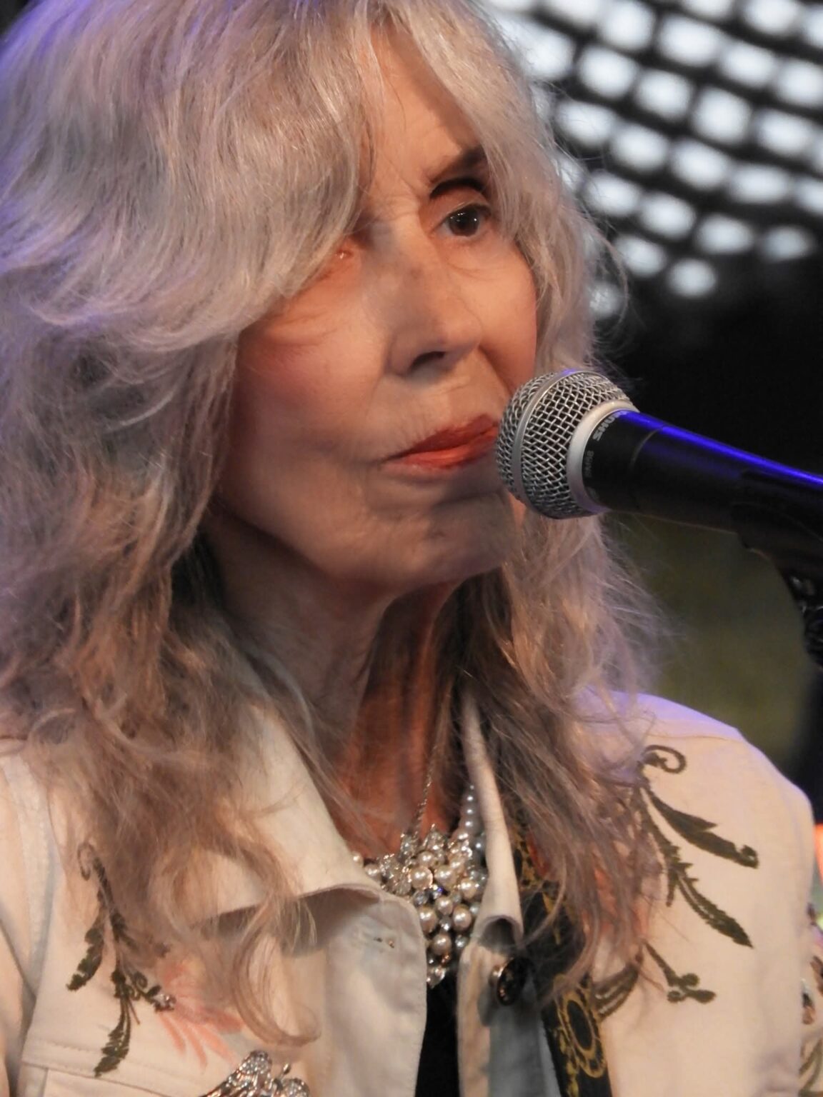 Donna Frost – Touring Singer-Songwriter on Guitar, Uke and Mandolin